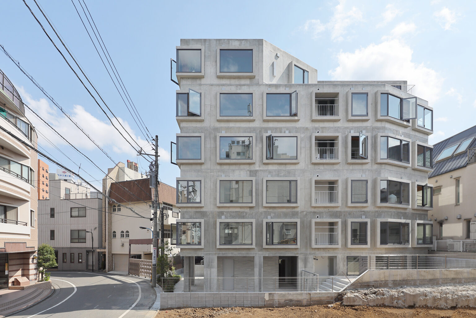 こしかけ窓の集合住宅 – YY architects